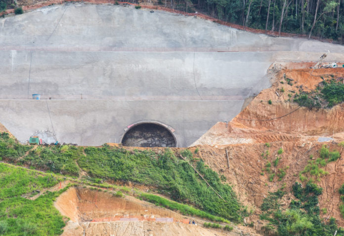 Começa a escavação do maior túnel da duplicação da Rodovia dos Tamoios ...
