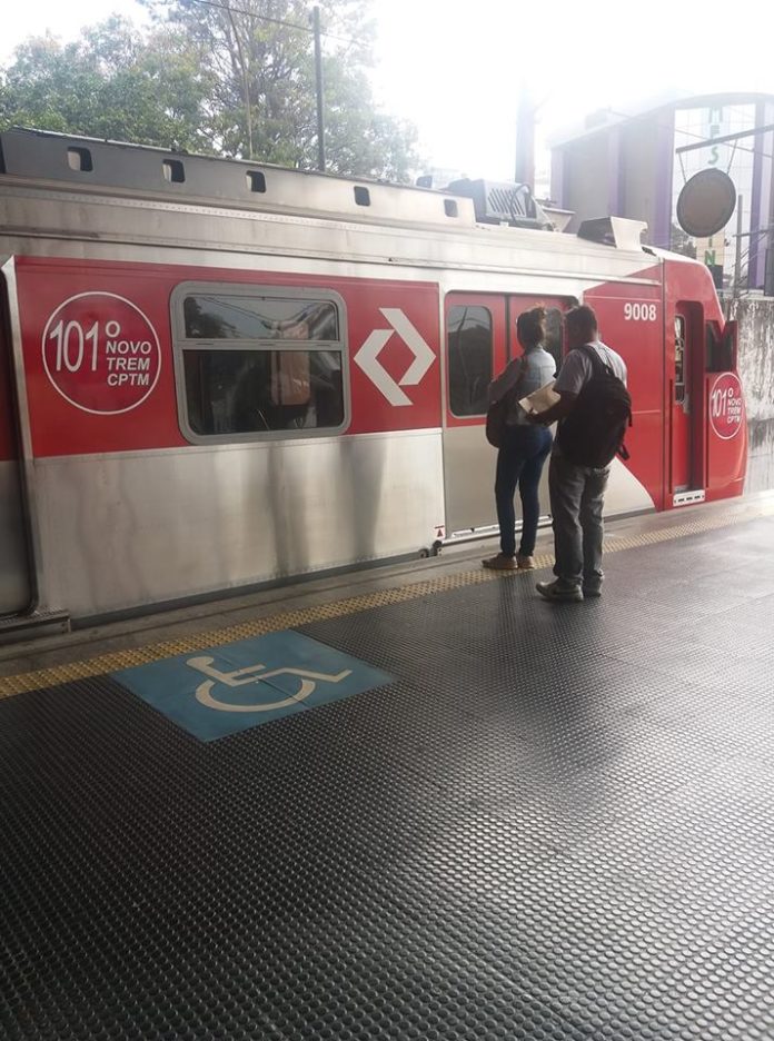 Linha 13-Jade: Connect, Airport-Express e trens das séries 2500 e 9000