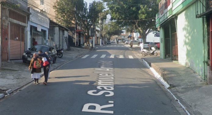 Colisão entre veículos deixa feridos na Rua Samuel Arnold