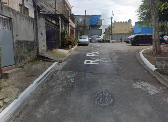 Mulher é atropelada por automóvel na Rua Rodrigo Esteban