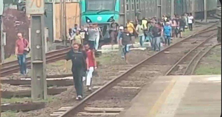 Linha 8-Diamante opera com problemas nesta sexta, dia 19