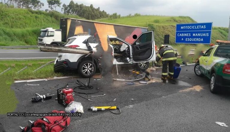 Carro colide com atenuador de impacto e deixa um morto na rodovia Ayrton Senna em Guararema ...