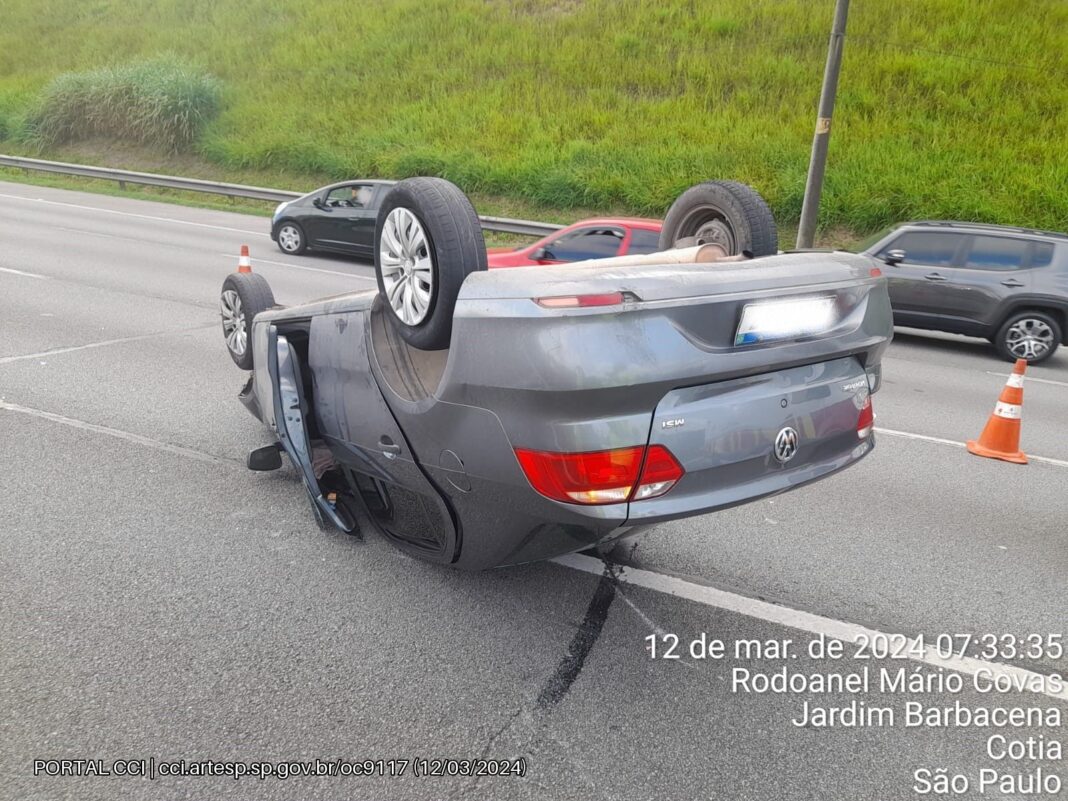 Automóvel capota e deixa um ferido no Rodoanel em Cotia - Mobilidade Sampa