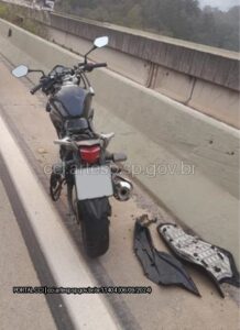Choque com objeto na pista provoca tombamento de moto no Rodoanel em SP - Mobilidade Sampa