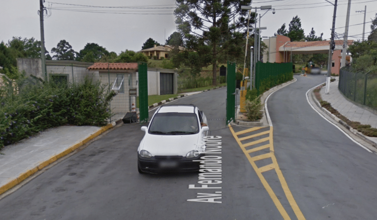 Avenida Fernando Nobre: queda de moto deixa mulher ferida